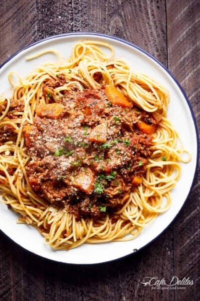 Slow Cooker Spaghetti Bolognese - Cafe Delites